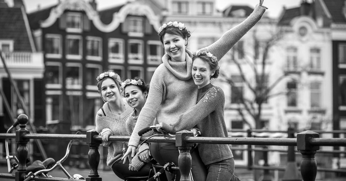 Here are 5 tips for a successful and fun bachelorette party photoshoot