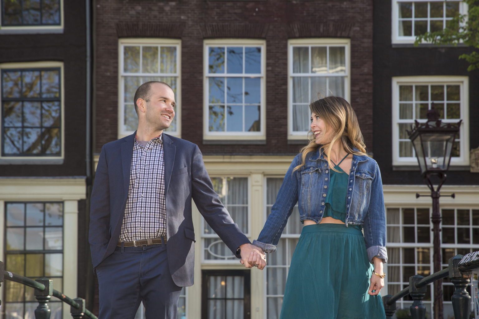 The Preparation and Posing Guide to a Romantic Couple Photo Session