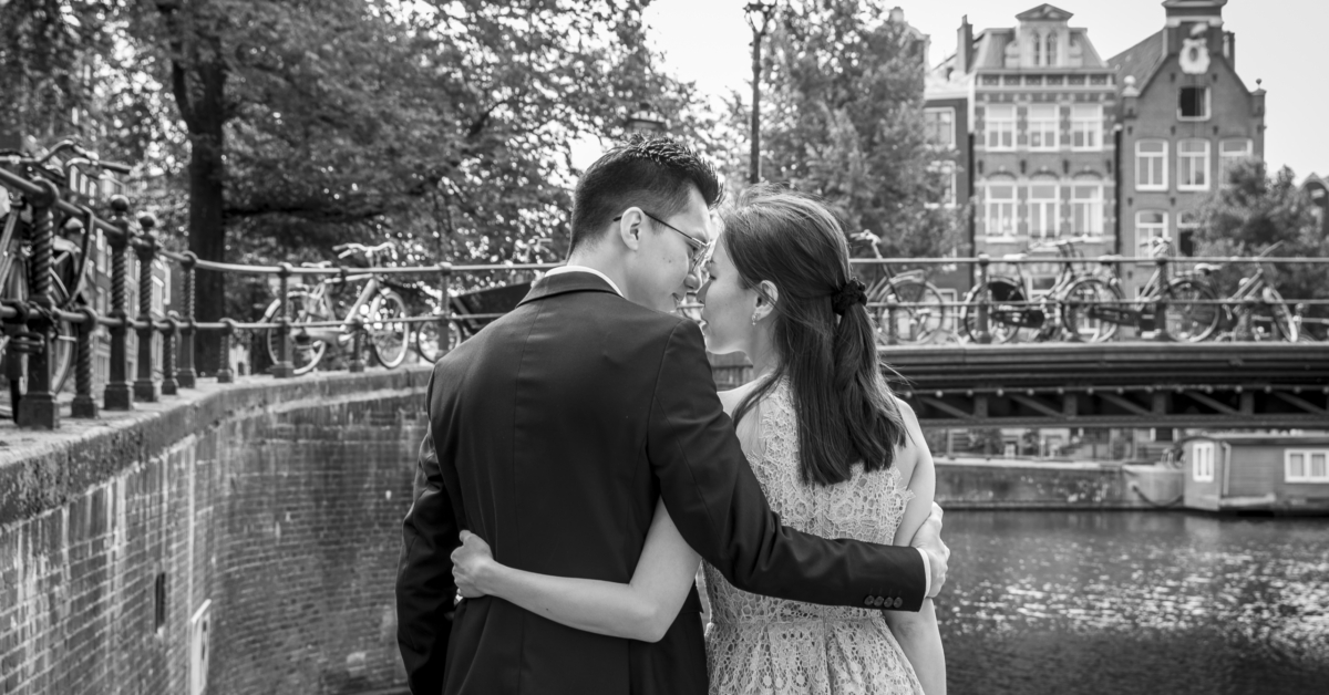 The Preparation and Posing Guide to a Romantic Couple Photo Session